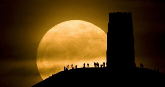 Slideshow: Dramatic images of last night's 'Super Moon' · TheJournal.ie