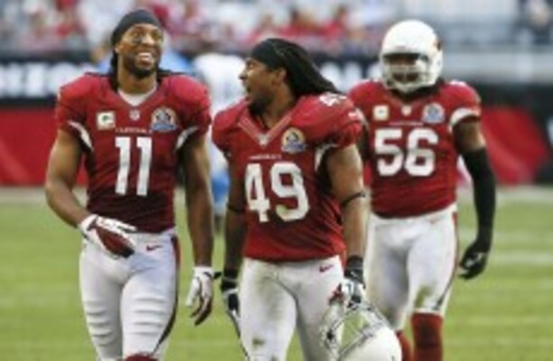 NFL player takes off glove to discover he lost part of his finger in a ...