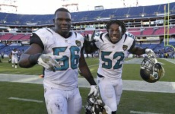 Crazy linebacker hurls himself into a tackle with no helmet on · The 42