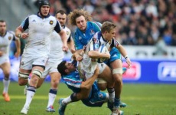 Try-scoring blitz sees France home in ill-tempered affair with Italy