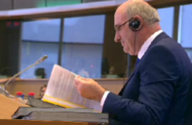 Laughter and applause for Phil Hogan, as Sinn Féin challenge falls flat