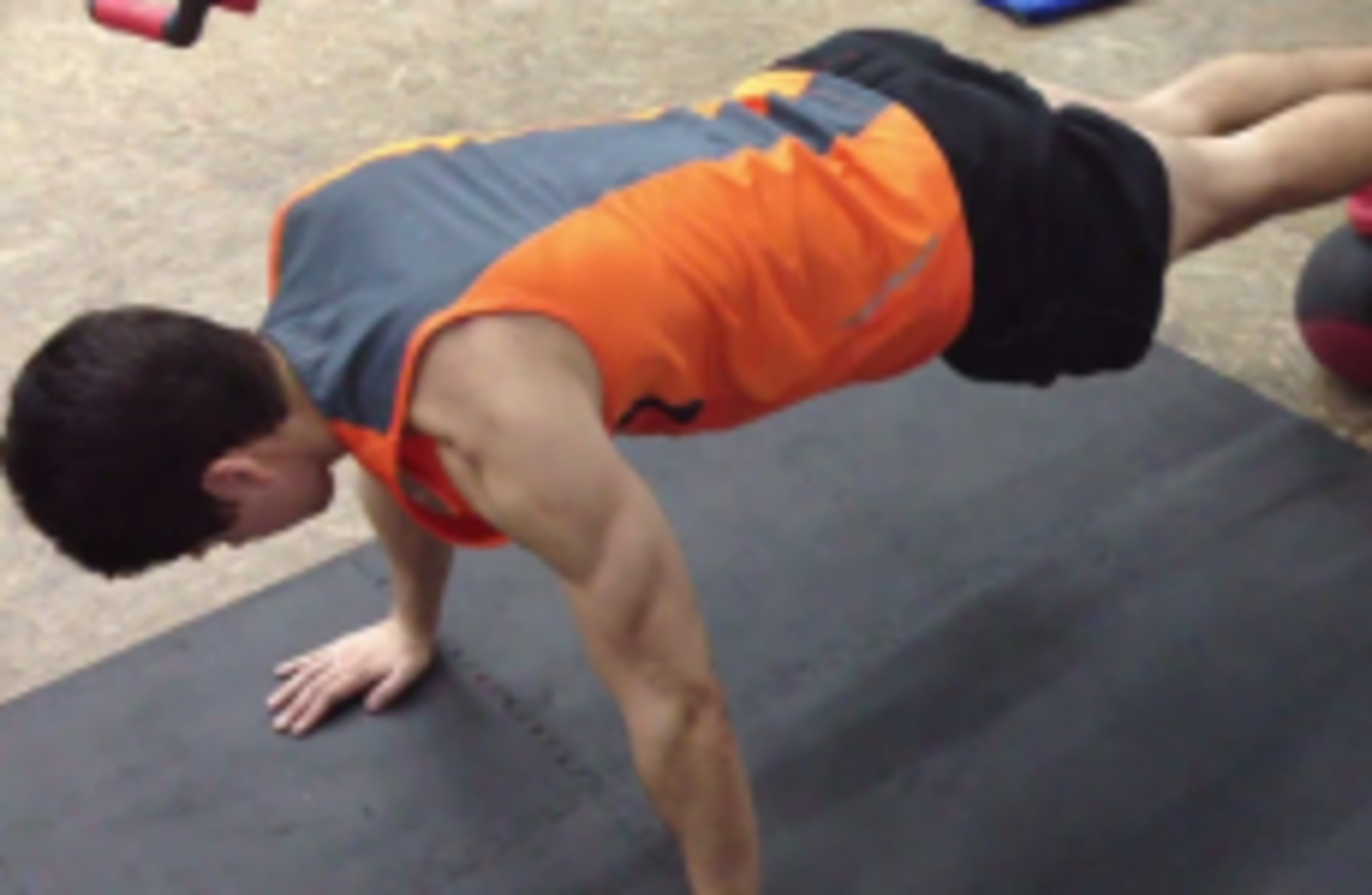 Kick-start your week with this killer core exercise: the medicine ball pike