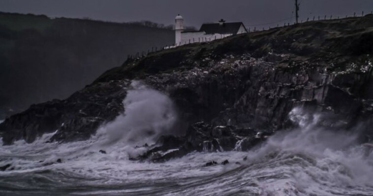 Code Red as 'ferocious' storm hits Ireland · TheJournal.ie