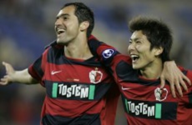 This Japanese ‘keeper didn’t know there was someone behind him
