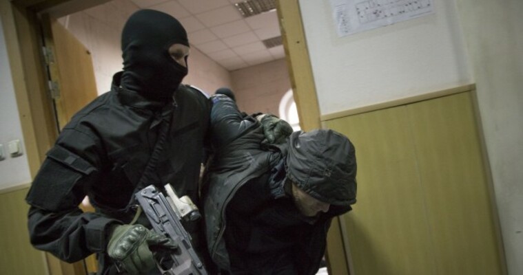 Pictures: Armed and masked police haul Nemtsov suspects before Moscow court