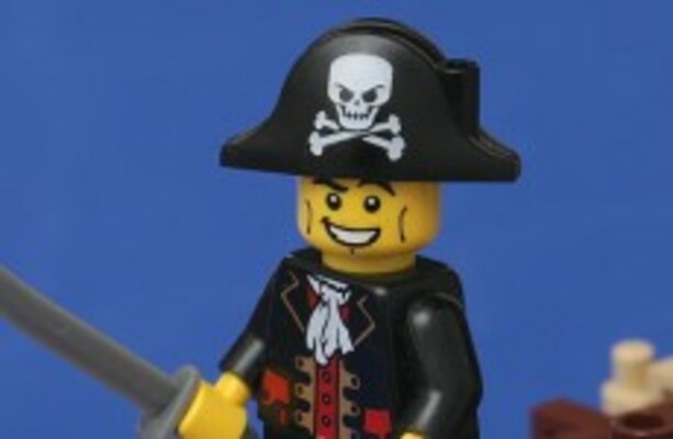 Microsoft is going to give everyone Windows 10 for free, even pirates