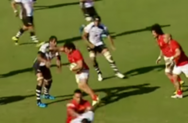 Rather than use a hand-off, this Tongan prop just tried to punch his ...