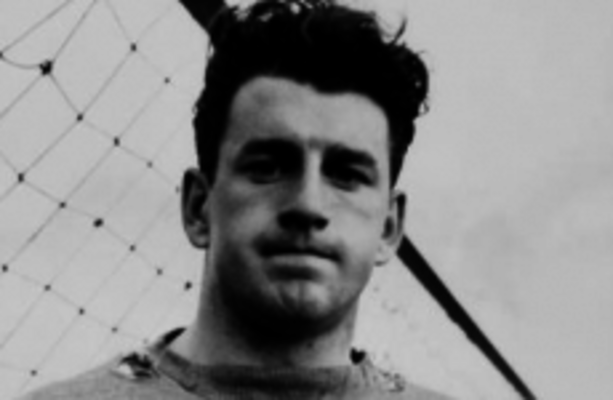 Former Shamrock Rovers, Man United & Ireland goalkeeper Pat Dunne has died