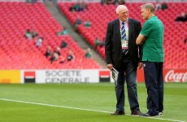 Romania coach Lynn Howells knows who he is tipping in Ireland v France