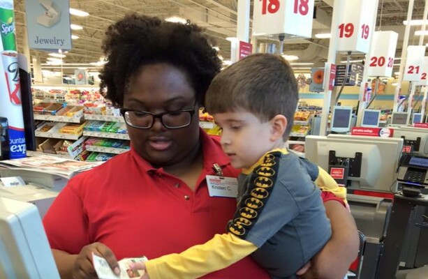 This supermarket cashier's lovely gesture to a toddler is going viral