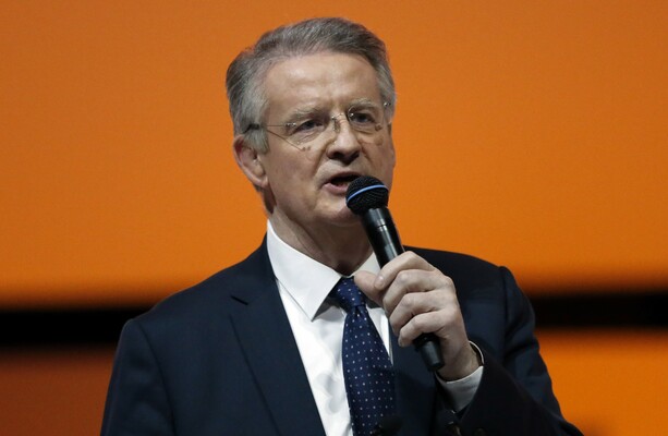 World Rugby chief tells Dublin meeting he'll stand down to focus on ...