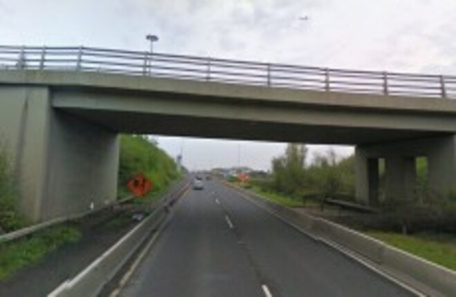 Man falls off bridge over M1 in Dublin · TheJournal.ie