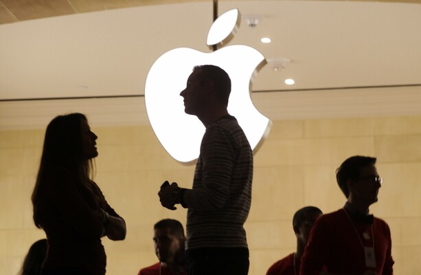 Your crash course in... How three people stand in the way of Apple's € ...