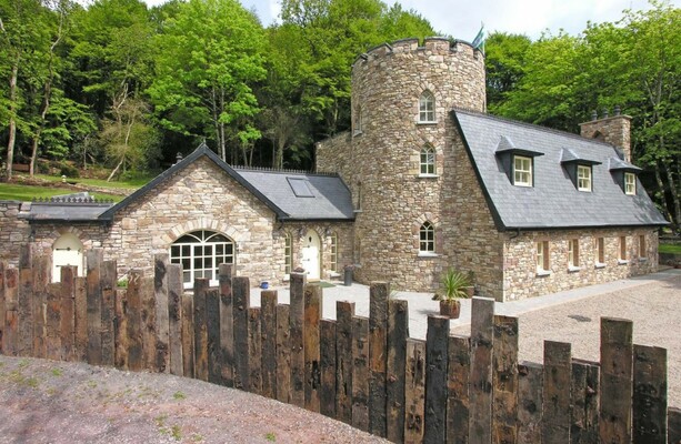 This castle comes with a very modern roof terrace (and hot tub option)