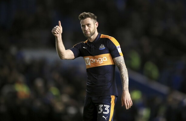 Ireland's Daryl Murphy helps Newcastle stretch lead at top of Championship