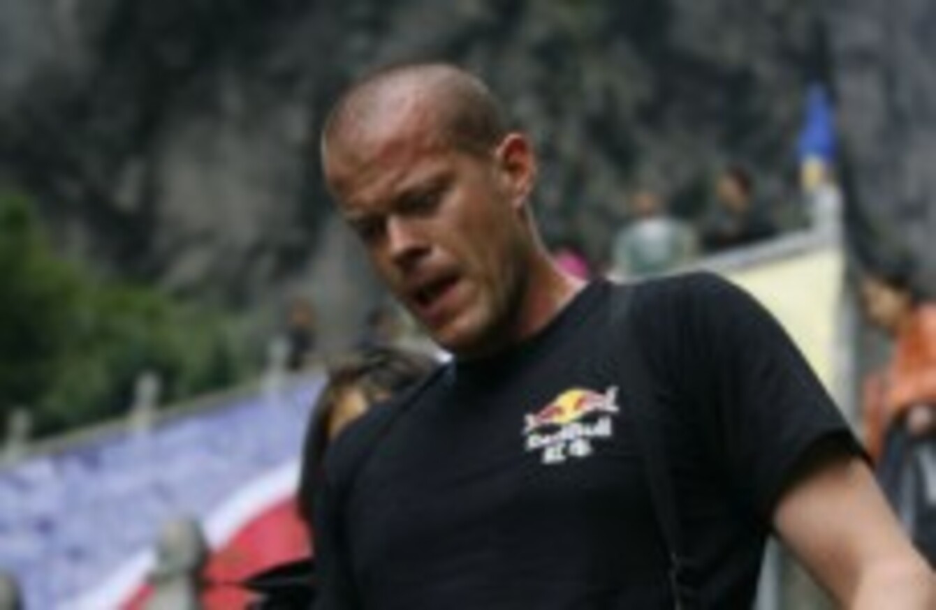 Basejumper Jeb Corliss injured after crashing into Table Mountain