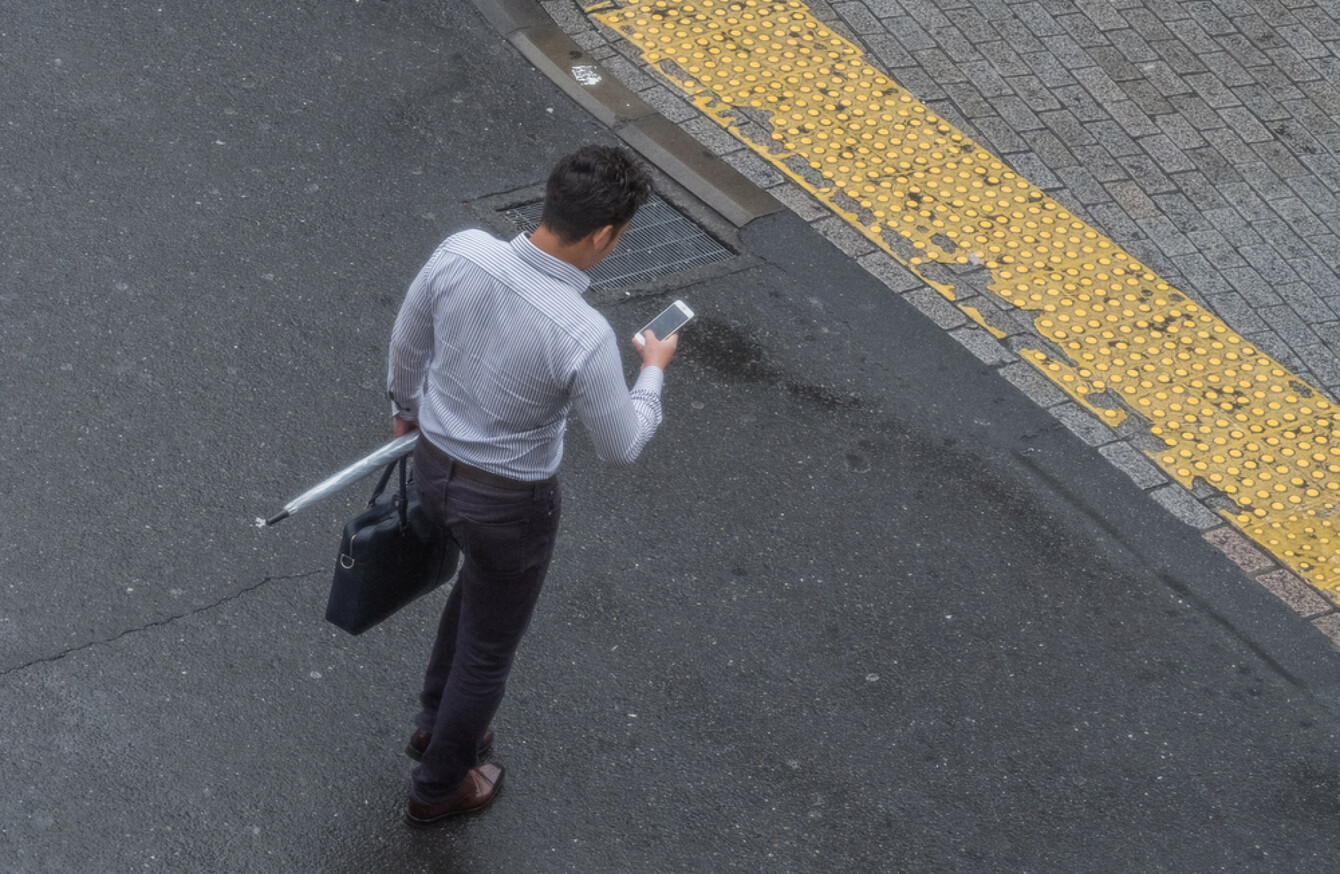 Poll: Do you use your smartphone while walking? · TheJournal.ie