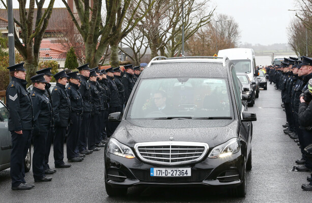 Hundreds of gardaí turn out to form guard of honour at Superintendent ...
