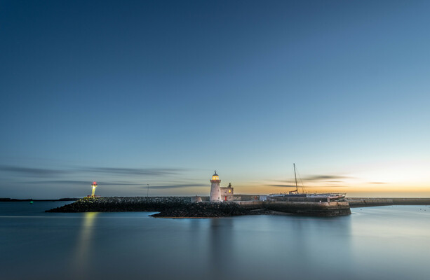 13 spectacular photos of the isolated lighthouses around Ireland