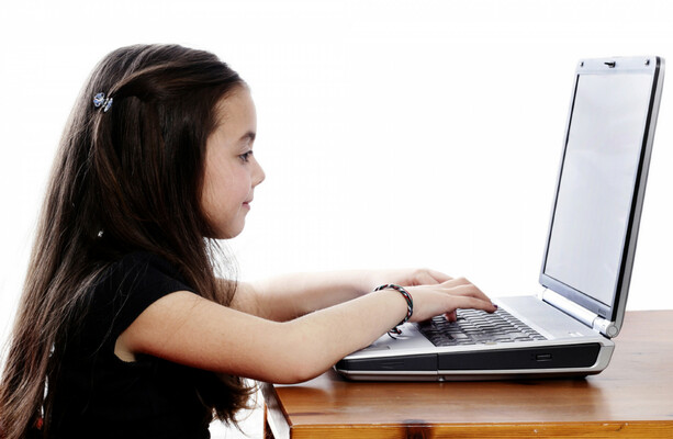 32% of Irish children are talking to strangers online every week