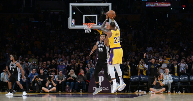 LeBron delivers with last-gasp three-pointer, but then misses two free ...