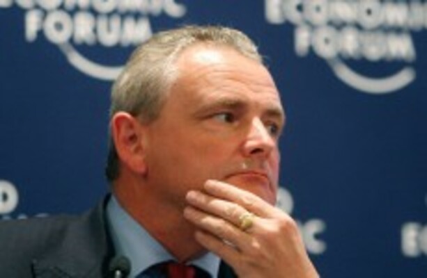 Aviva CEO quits after shareholders vote against pay report