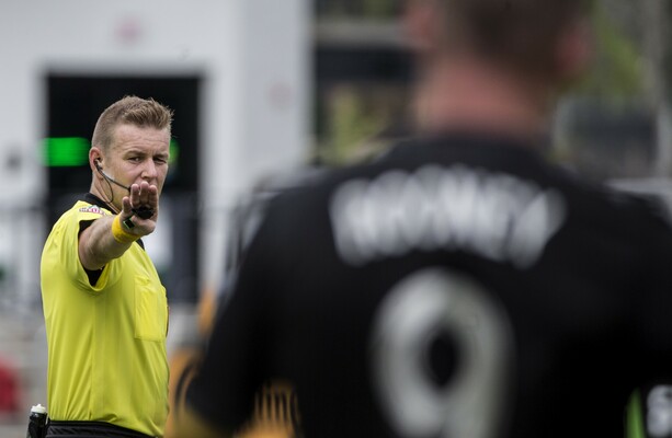 Irish referee in the spotlight after NY Red Bulls snatch controversial ...