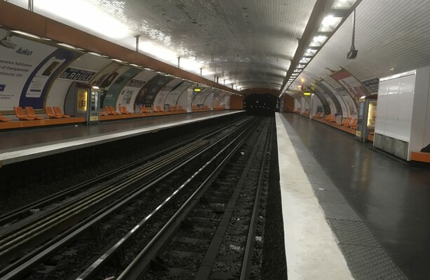 Paris facing biggest strike in over a decade as metro workers walk out ...