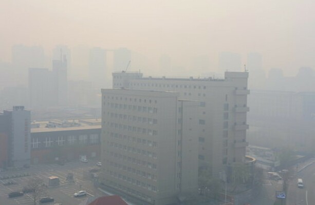 Acrid smoke lingers over Kiev from fires in Chernobyl nuclear exclusion ...