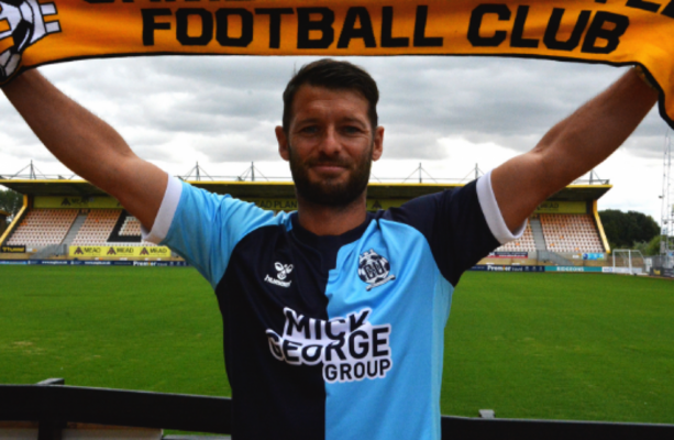 Wes Hoolahan returns to English football with move to League Two side