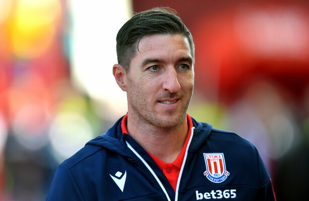 Former Ireland international Stephen Ward completes League One move