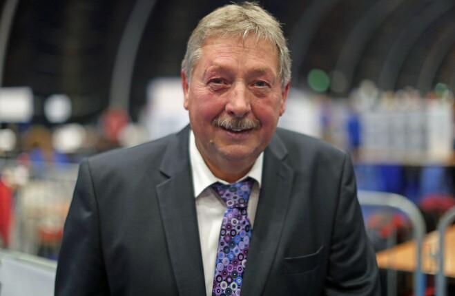 DUP MP Sammy Wilson 'offering no excuse' after he was photographed not ...