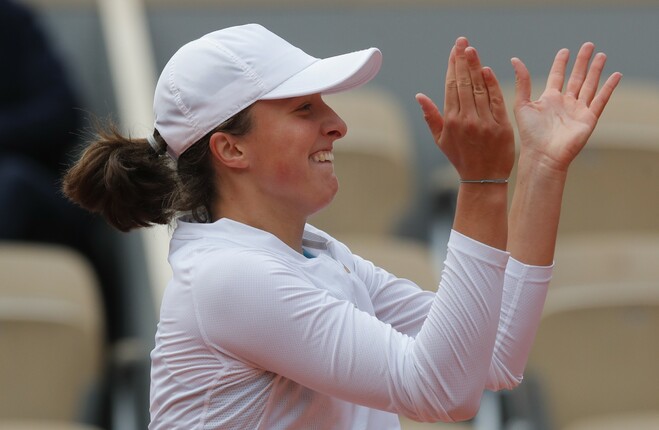 Kenin awaits as Polish teenager Swiatek reaches first Grand Slam final