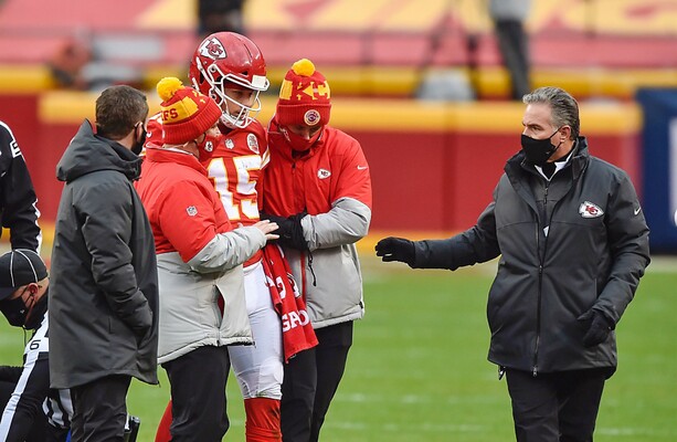 Chiefs quarterback Mahomes still in concussion protocol after heavy ...