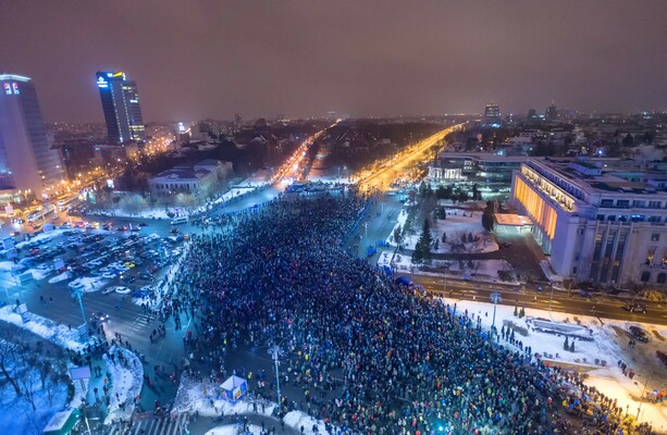 FactCheck: No, this photo of a massive crowd in Bucharest does not show ...