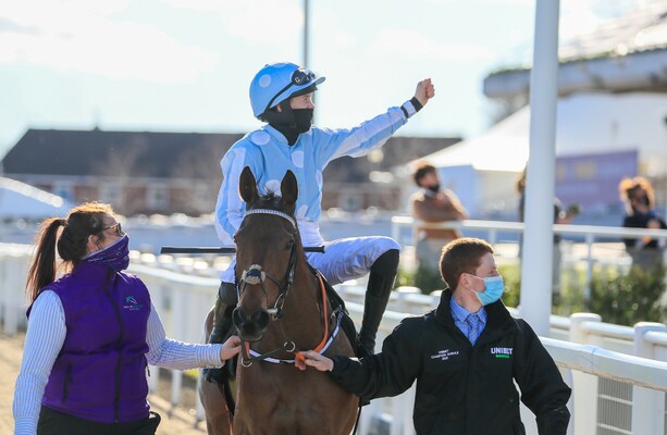 Johnny Ward: Blackmore and Honeysuckle the picture of defiance as they ...