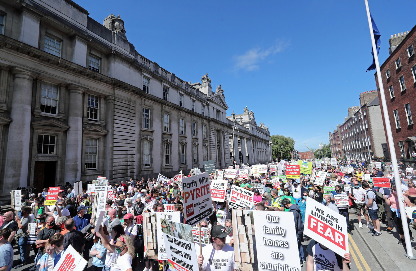 Thousands protest in Dublin calling for 100% redress for homeowners hit ...