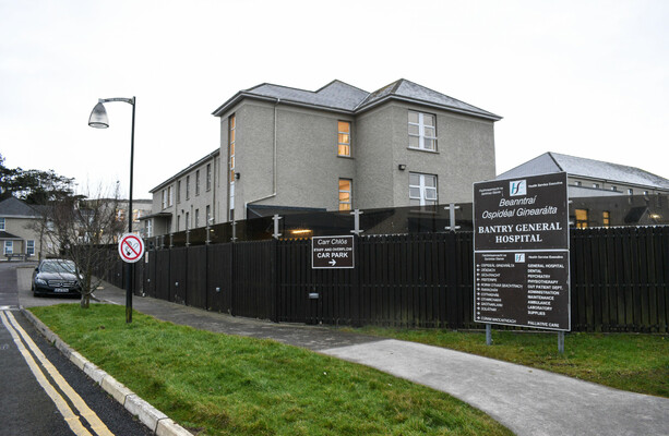 Protestors call on Minister to reopen Bantry Hospital for new admissions