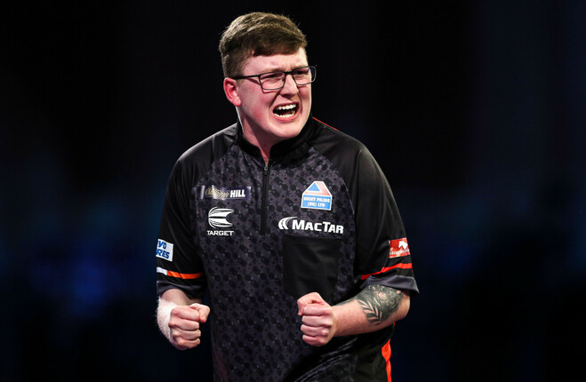 Irish duo Keane Barry and Steve Lennon advance at World Darts Championship