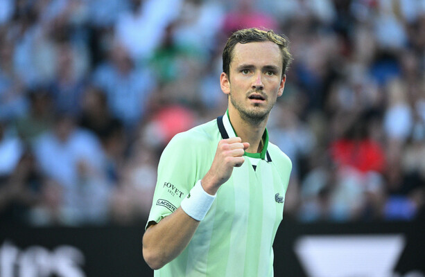 Tetchy Medvedev fells stubborn Cressy as Halep 'sick and dizzy' during ...