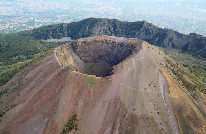 US tourist rescued after falling into Mount Vesuvius while trying to ...