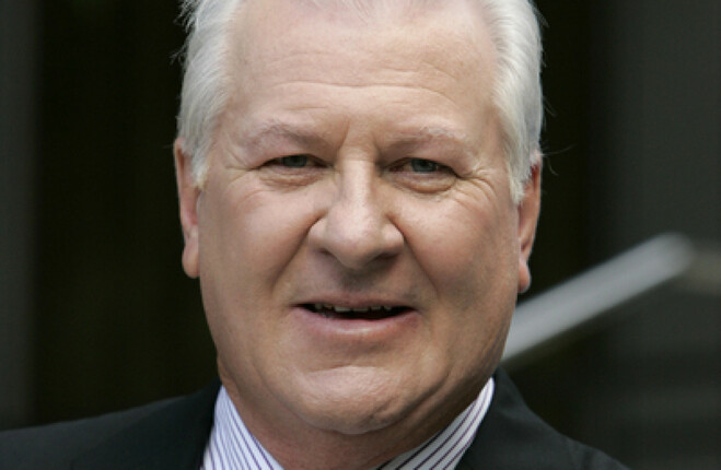 Ronan Collins gives emotional sign off on last RTÉ Radio 1 show