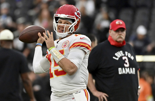 Mahomes sets NFL record as Chiefs secure top seed and first-round bye