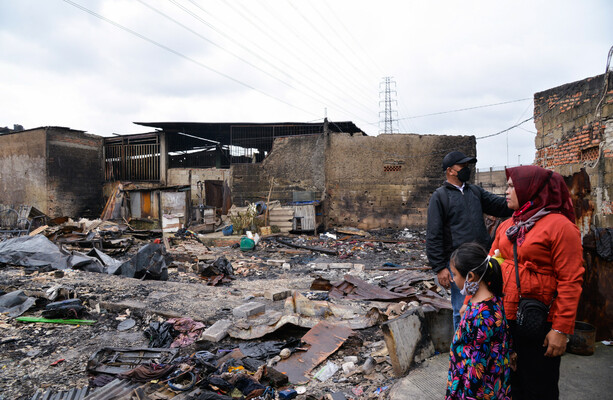 Search for survivors following deadly Indonesia fuel depot fire that ...