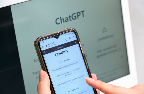 ChatGPT's ability to draft realistic texts makes it tool for scammers ...