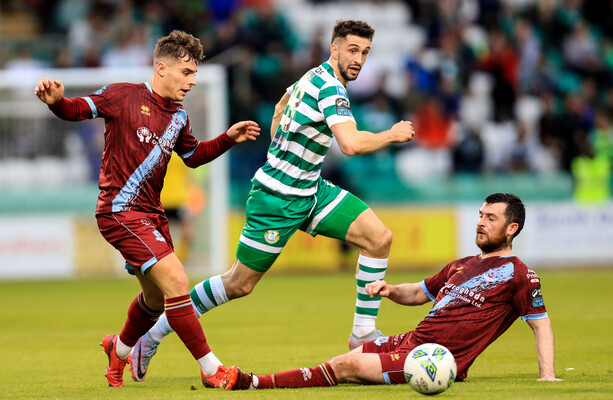 Drogheda dig deep to knock Shamrock Rovers off top of the table · The 42