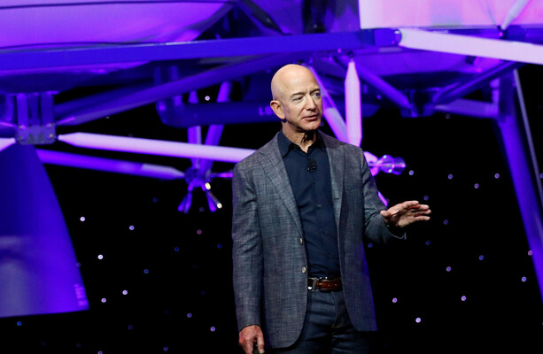 Nasa picks Jeff Bezos’ Blue Origin to build second lunar lander for ...