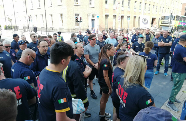 Firefighters protest outside Leinster House as TDs bring the issue into ...