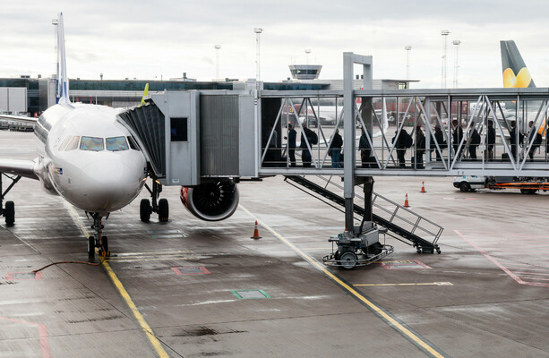 Air bridge collapses at Dublin Airport Terminal Two · TheJournal.ie