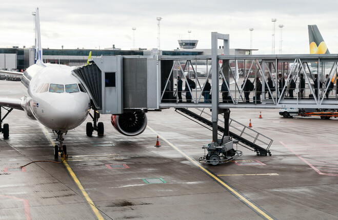Air bridge collapses at Dublin Airport Terminal Two · TheJournal.ie
